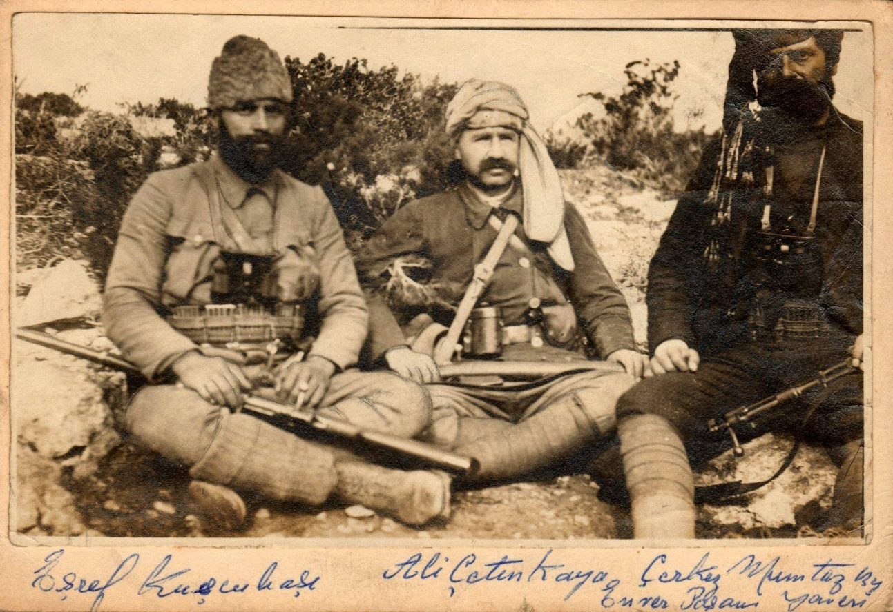 Eşref Bey, opstandeling en speciaal agent in het traumatische laatste ...